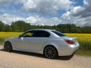 Grey BMW 525 2006 in Vilnius, with an engine capacity of 2.50 L and mileage of 472 thousand km for 3999 €, photo 5 on AUTOMOTO.COM.LV