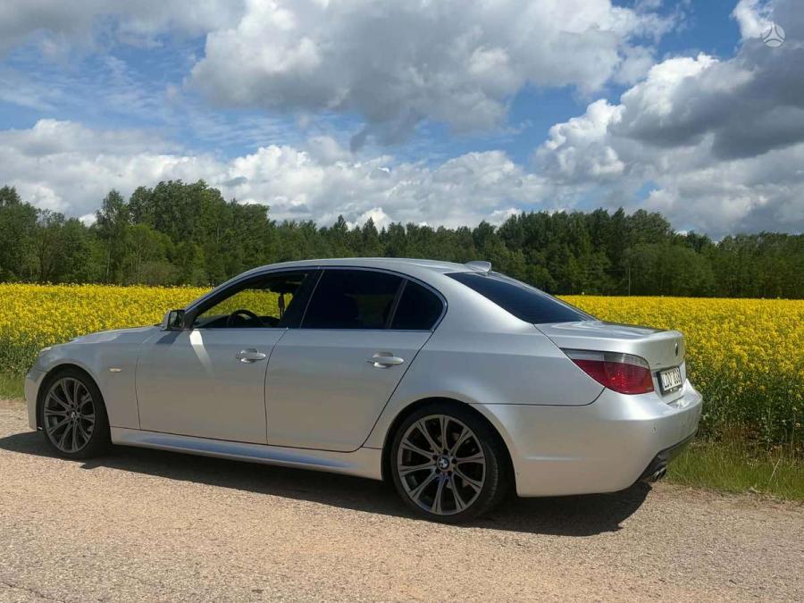 Grey BMW 525 2006 in Vilnius, with an engine capacity of 2.50 L and mileage of 472 thousand km for 3999 €, photo 5 on AUTOMOTO.COM.LV