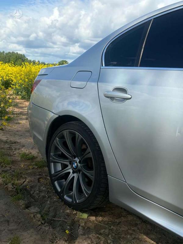 Grey BMW 525 2006 in Vilnius, with an engine capacity of 2.50 L and mileage of 472 thousand km for 3999 €, photo 7 on AUTOMOTO.COM.LV