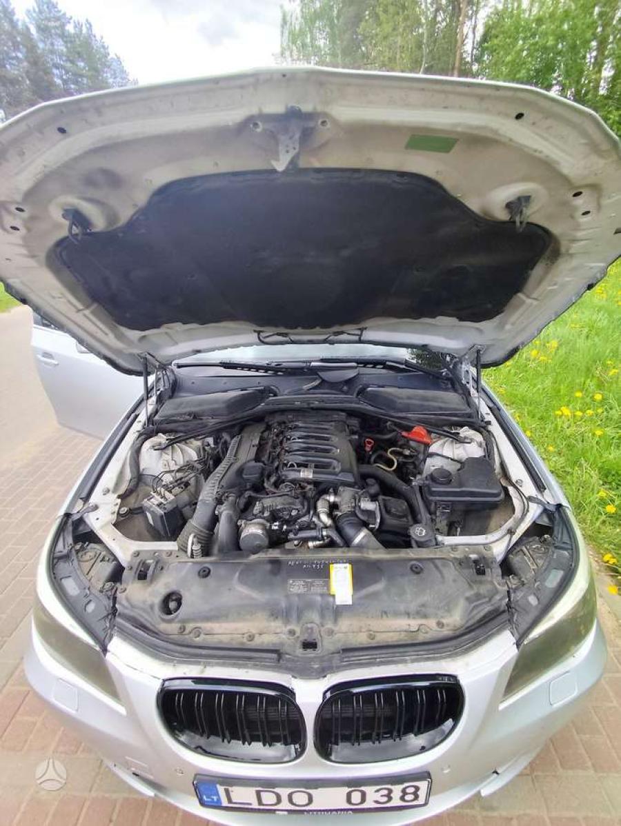 Grey BMW 525 2006 in Vilnius, with an engine capacity of 2.50 L and mileage of 472 thousand km for 3999 €, photo 11 on AUTOMOTO.COM.LV
