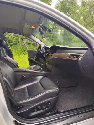 Grey BMW 525 2006 in Vilnius, with an engine capacity of 2.50 L and mileage of 472 thousand km for 3999 €, photo 12 on AUTOMOTO.COM.LV