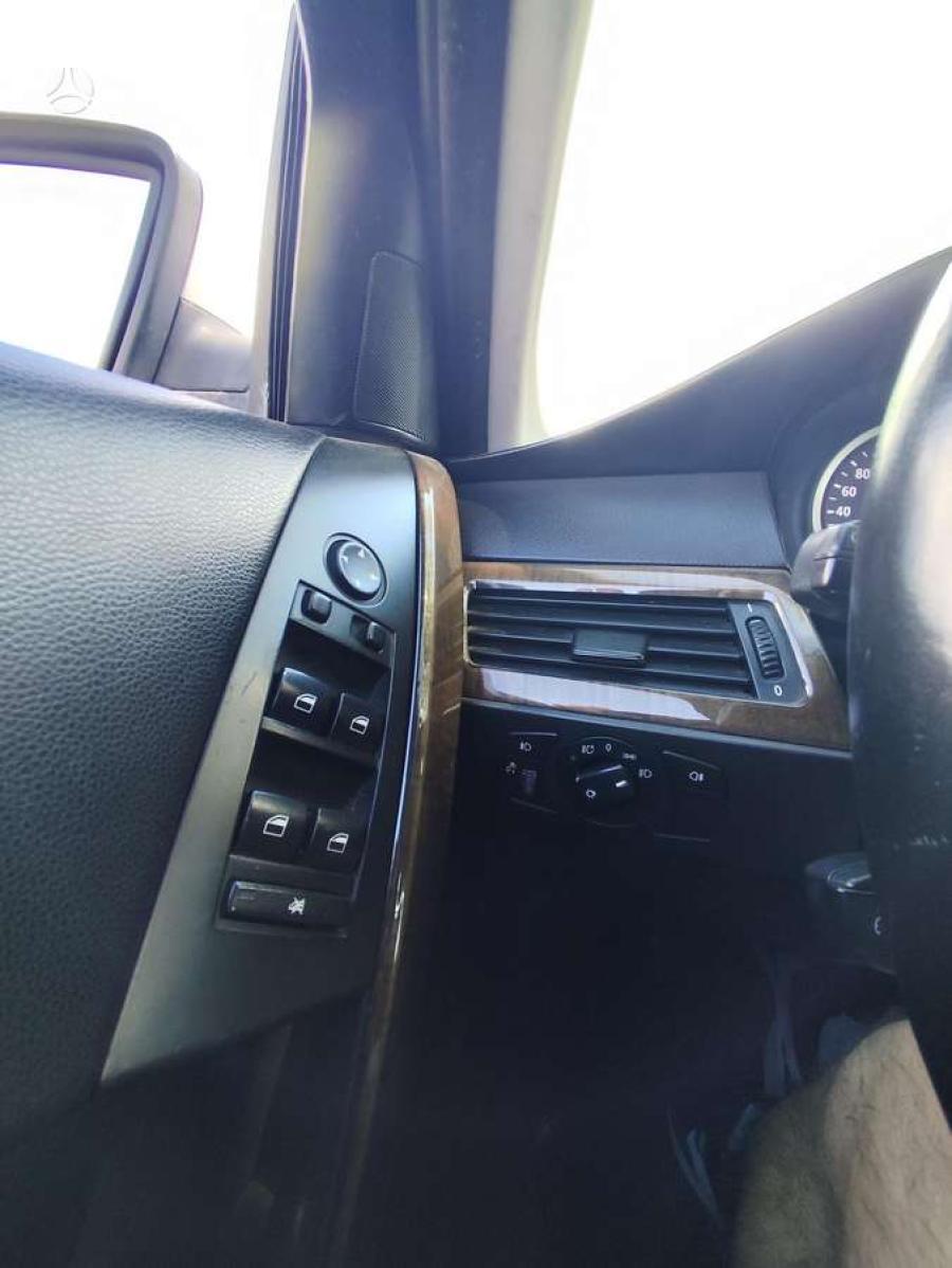 Grey BMW 525 2006 in Vilnius, with an engine capacity of 2.50 L and mileage of 472 thousand km for 3999 €, photo 16 on AUTOMOTO.COM.LV