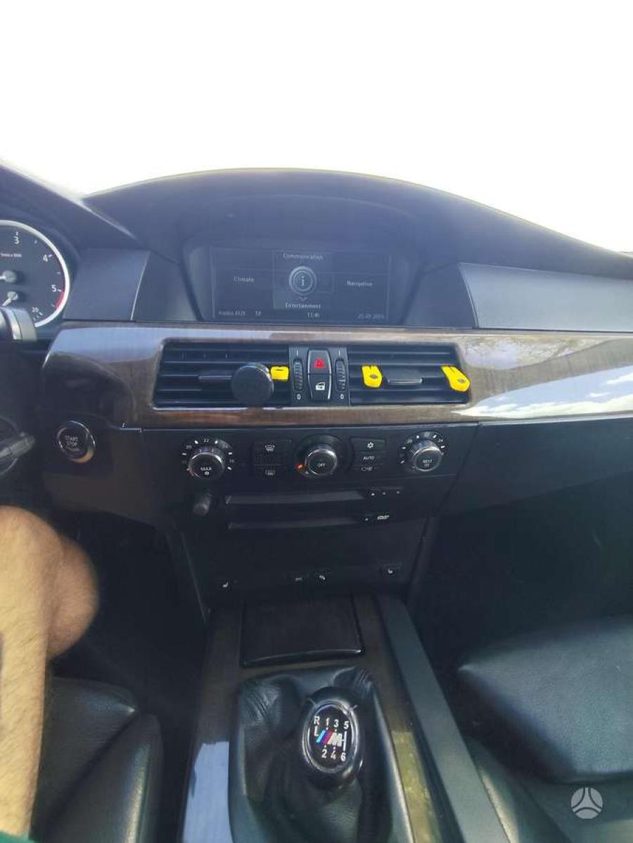 Grey BMW 525 2006 in Vilnius, with an engine capacity of 2.50 L and mileage of 472 thousand km for 3999 €, photo 17 on AUTOMOTO.COM.LV