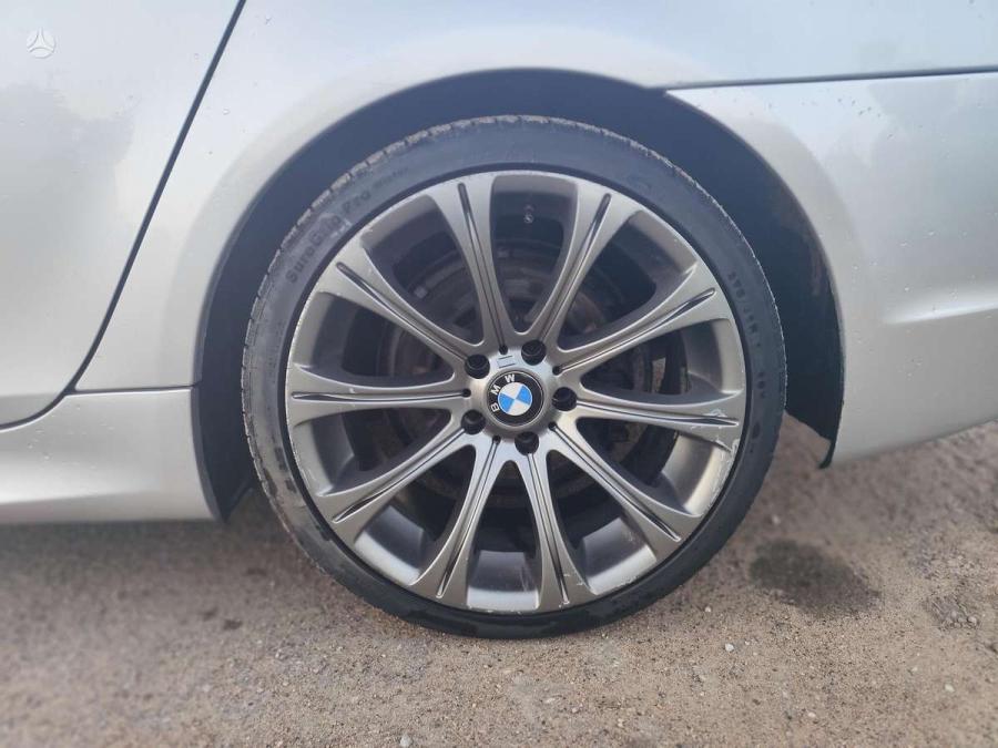 Grey BMW 525 2006 in Vilnius, with an engine capacity of 2.50 L and mileage of 472 thousand km for 3999 €, photo 21 on AUTOMOTO.COM.LV
