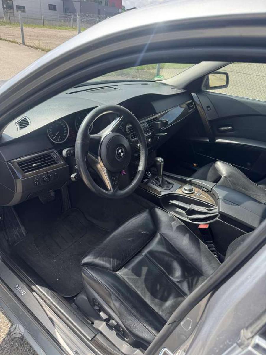 Grey BMW 525 2006 in Jonava, with an engine capacity of 2.50 L and mileage of 290 thousand km for 3500 €, photo 6 on AUTOMOTO.COM.LV