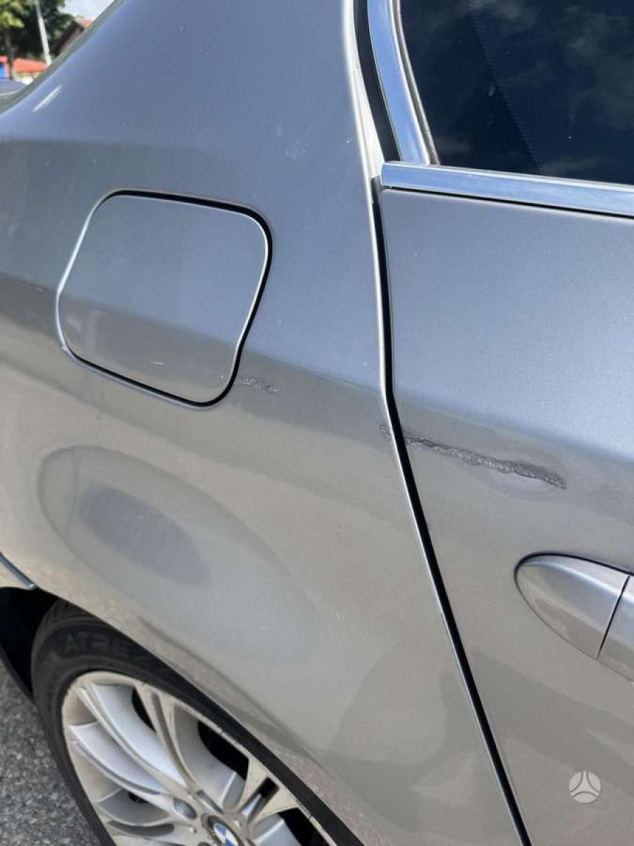 Grey BMW 525 2006 in Jonava, with an engine capacity of 2.50 L and mileage of 290 thousand km for 3500 €, photo 8 on AUTOMOTO.COM.LV
