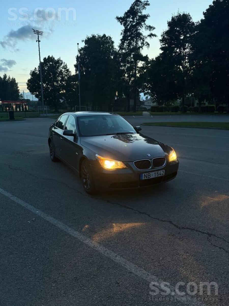 Pelēks BMW 525 2006 Bauska, ar dzinēja tilpumu 2.50 L un nobraukumu 365 tūkst. km par 2300 €, foto 1 vietnē AUTOMOTO.COM.LV