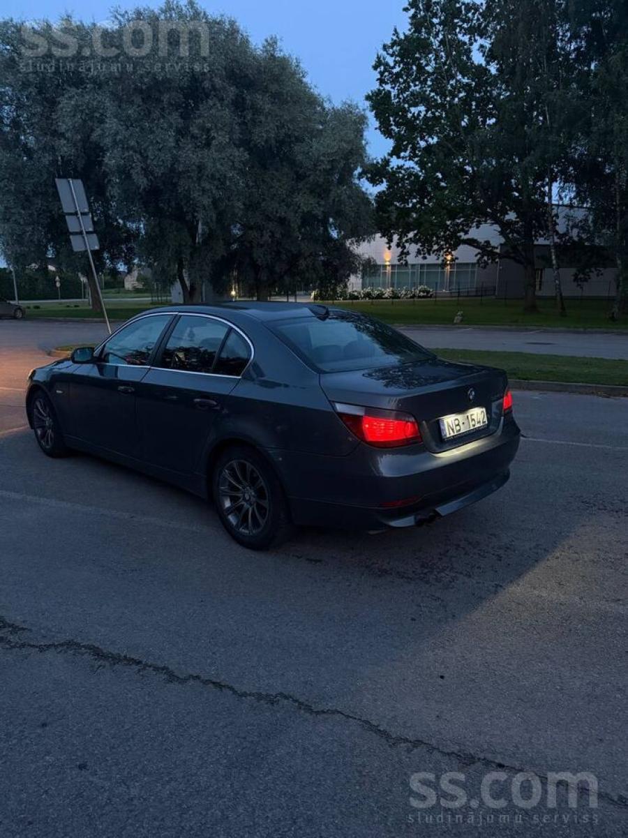 Pelēks BMW 525 2006 Bauska, ar dzinēja tilpumu 2.50 L un nobraukumu 365 tūkst. km par 2300 €, foto 4 vietnē AUTOMOTO.COM.LV
