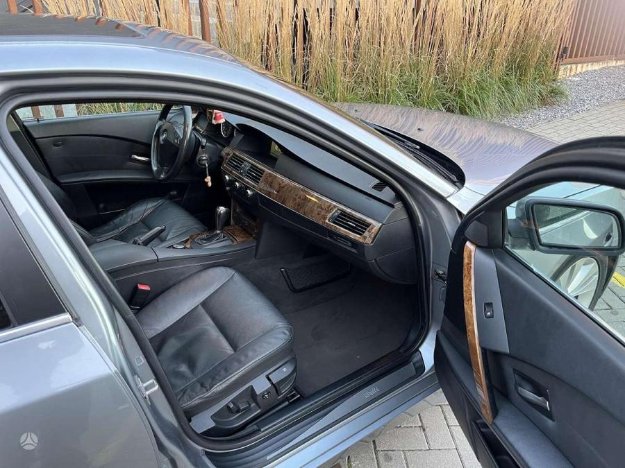 Pelēks BMW 525 2006 Kauņa, ar dzinēja tilpumu 2.50 L un nobraukumu 291 tūkst. km par 4700 €, foto 4 vietnē AUTOMOTO.COM.LV
