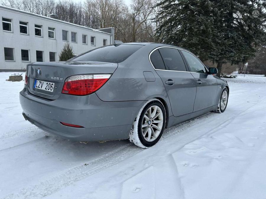 Pelēks BMW 525 2007 Vilkaviškis, ar dzinēja tilpumu 2.50 L un nobraukumu 387 tūkst. km par 5500 €, foto 3 vietnē AUTOMOTO.COM.LV