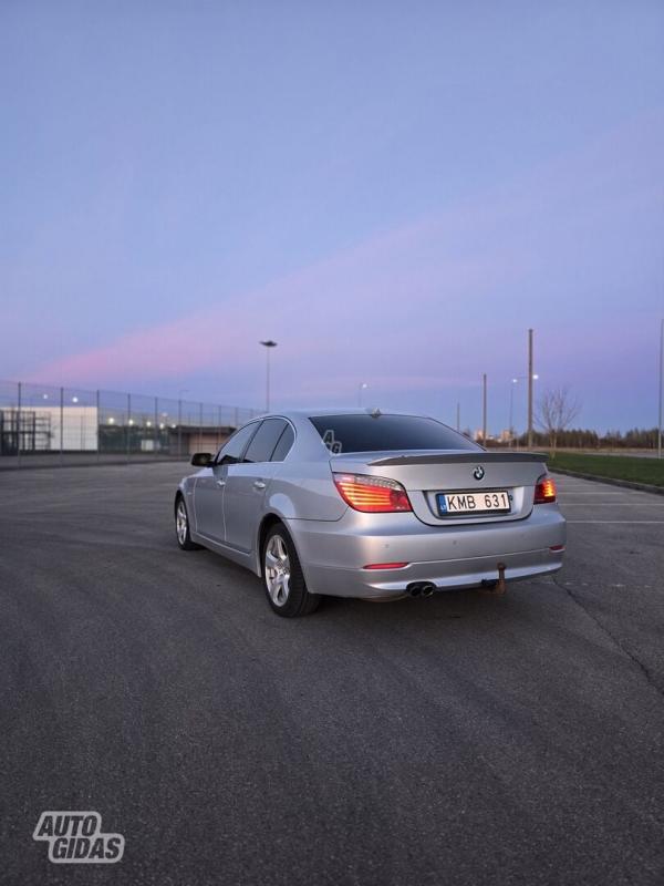 Pelēks BMW 525 2007 Panevēža, ar dzinēja tilpumu 3.00 L un nobraukumu 467 tūkst. km par 3700 €, foto 5 vietnē AUTOMOTO.COM.LV
