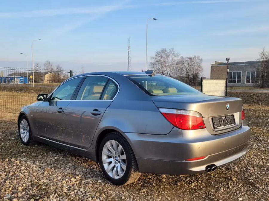 Grey BMW 525 2007 in Saldus, with an engine capacity of 3.00 L and mileage of 371 thousand km for 6300 €, photo 5 on AUTOMOTO.COM.LV