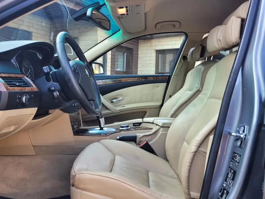Grey BMW 525 2007 in Saldus, with an engine capacity of 3.00 L and mileage of 371 thousand km for 6300 €, photo 9 on AUTOMOTO.COM.LV