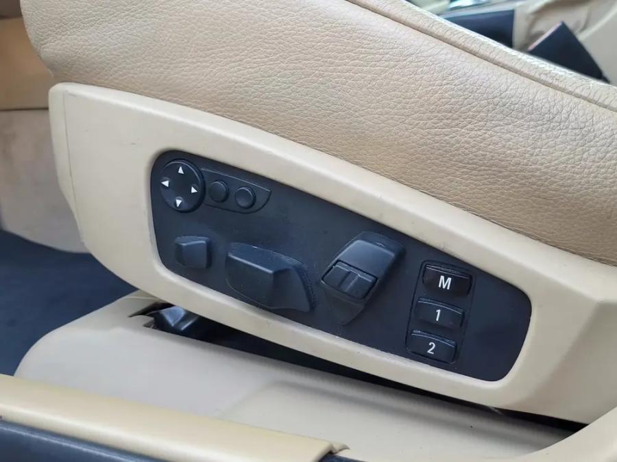 Grey BMW 525 2007 in Saldus, with an engine capacity of 3.00 L and mileage of 371 thousand km for 6300 €, photo 10 on AUTOMOTO.COM.LV