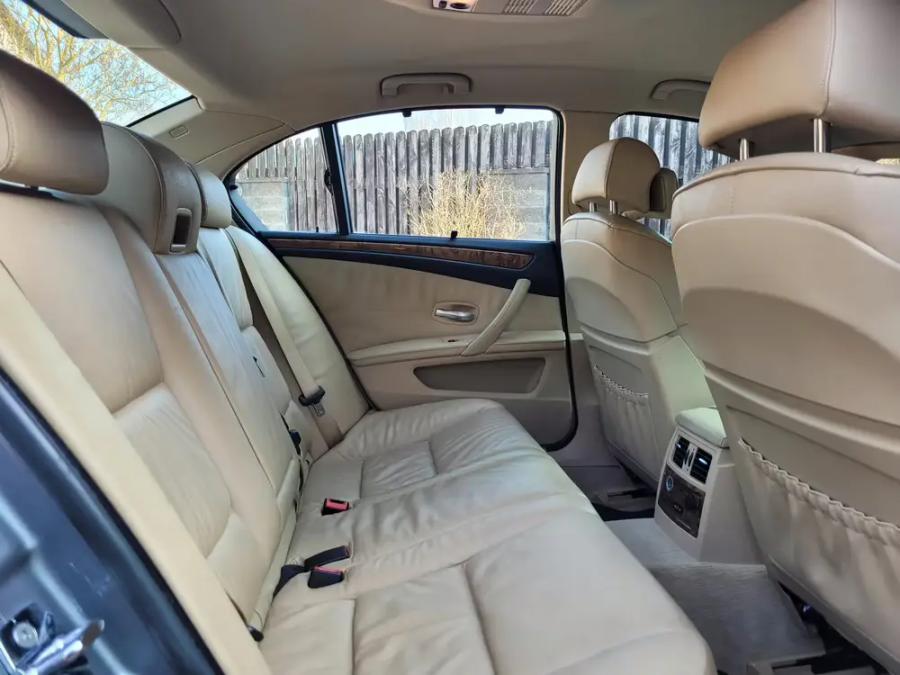 Grey BMW 525 2007 in Saldus, with an engine capacity of 3.00 L and mileage of 371 thousand km for 6300 €, photo 16 on AUTOMOTO.COM.LV