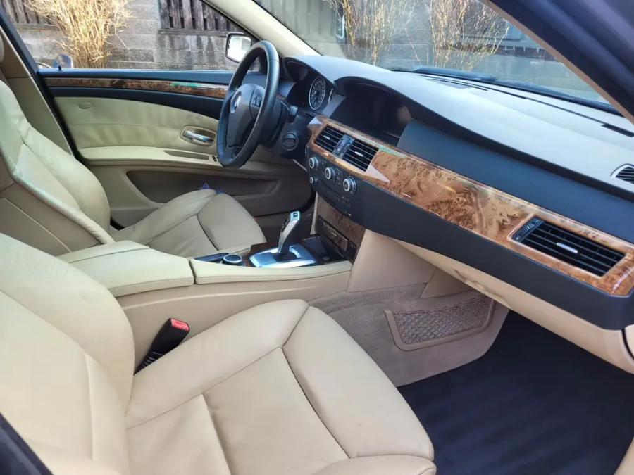 Grey BMW 525 2007 in Saldus, with an engine capacity of 3.00 L and mileage of 371 thousand km for 6300 €, photo 18 on AUTOMOTO.COM.LV