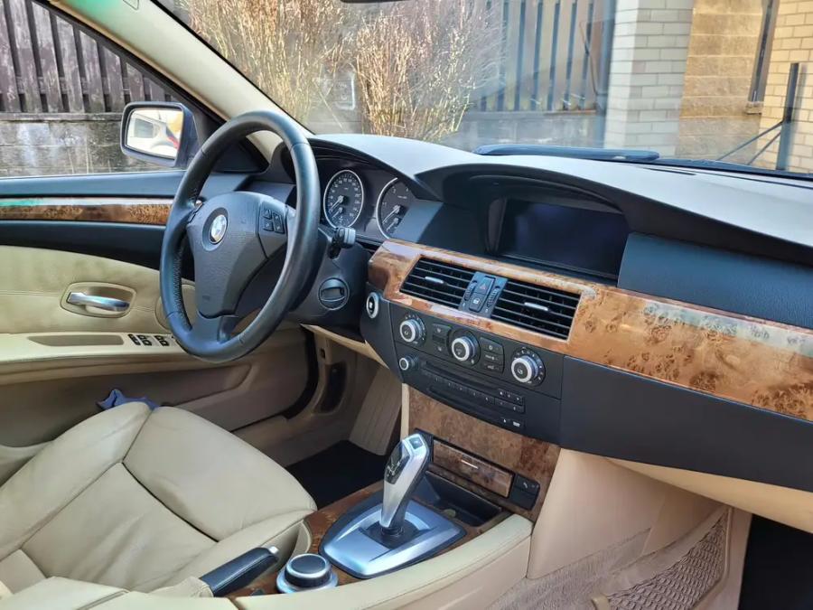 Grey BMW 525 2007 in Saldus, with an engine capacity of 3.00 L and mileage of 371 thousand km for 6300 €, photo 19 on AUTOMOTO.COM.LV