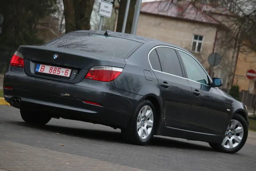 Pelēks BMW 525 2007 Rīga, ar dzinēja tilpumu 3.00 L un nobraukumu 326 tūkst. km par 3190 €, foto 3 vietnē AUTOMOTO.COM.LV