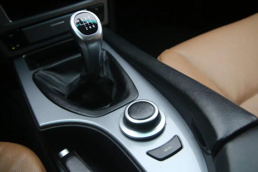 Pelēks BMW 525 2007 Rīga, ar dzinēja tilpumu 3.00 L un nobraukumu 326 tūkst. km par 3190 €, foto 11 vietnē AUTOMOTO.COM.LV