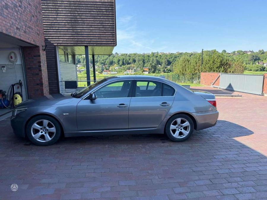Grey BMW 525 2007 in Kaunas, with an engine capacity of 2.99 L and mileage of 246 thousand km for 2500 €, photo 1 on AUTOMOTO.COM.LV
