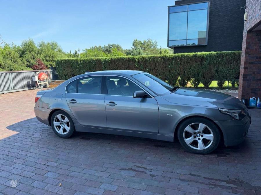 Grey BMW 525 2007 in Kaunas, with an engine capacity of 2.99 L and mileage of 246 thousand km for 2500 €, photo 3 on AUTOMOTO.COM.LV