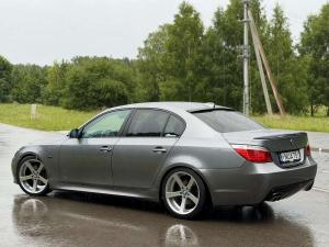 Grey BMW 525 2007 in Radviliskis, with an engine capacity of 2.99 L and mileage of 284 thousand km for 6750 €, photo 6 on AUTOMOTO.COM.LV