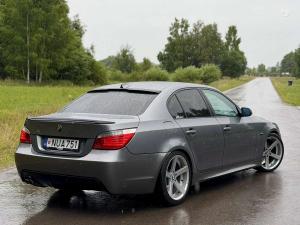 Grey BMW 525 2007 in Radviliskis, with an engine capacity of 2.99 L and mileage of 284 thousand km for 6750 €, photo 10 on AUTOMOTO.COM.LV
