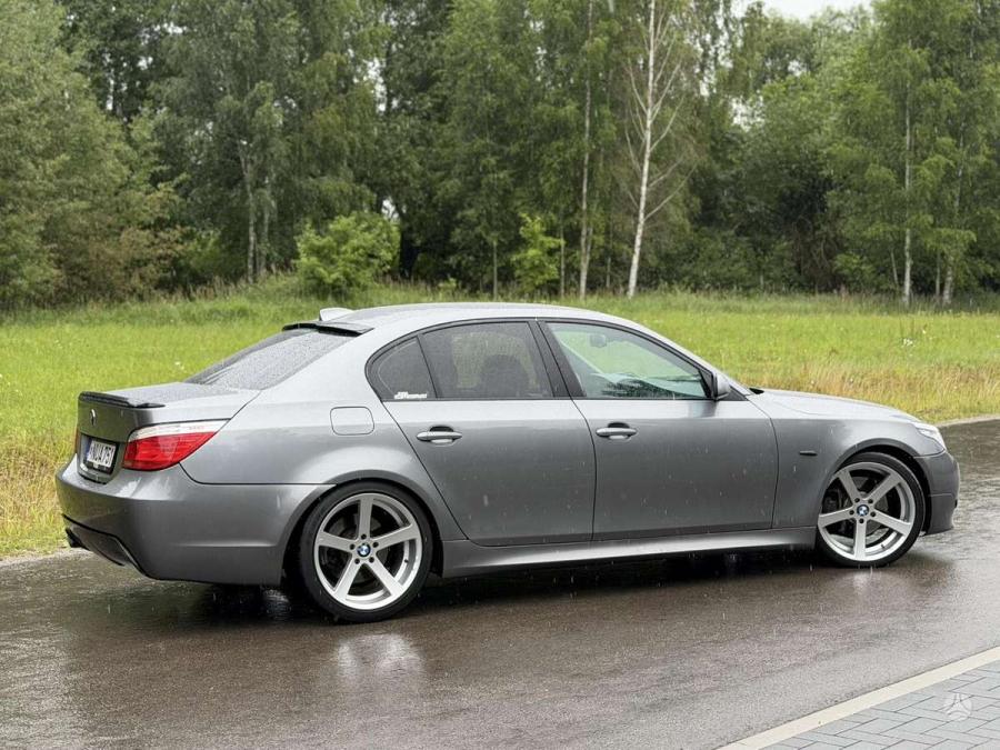 Grey BMW 525 2007 in Radviliskis, with an engine capacity of 2.99 L and mileage of 284 thousand km for 6750 €, photo 11 on AUTOMOTO.COM.LV