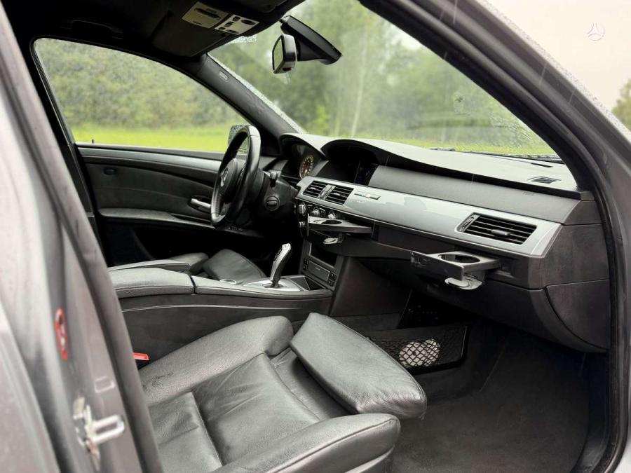 Grey BMW 525 2007 in Radviliskis, with an engine capacity of 2.99 L and mileage of 284 thousand km for 6750 €, photo 15 on AUTOMOTO.COM.LV