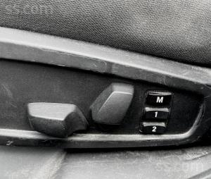 Grey BMW 525 2007 in Jelgava, with an engine capacity of 3.00 L and mileage of 287 thousand km for 4190 €, photo 12 on AUTOMOTO.COM.LV
