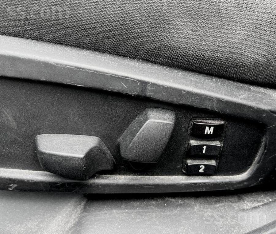Grey BMW 525 2007 in Jelgava, with an engine capacity of 3.00 L and mileage of 287 thousand km for 4190 €, photo 12 on AUTOMOTO.COM.LV