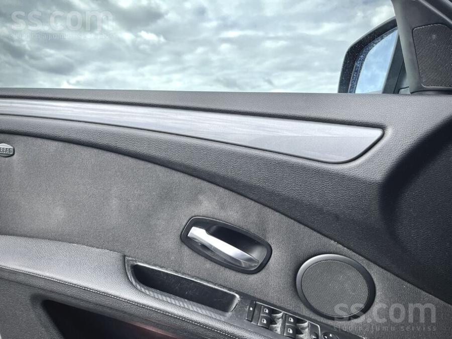Grey BMW 525 2007 in Jelgava, with an engine capacity of 3.00 L and mileage of 287 thousand km for 4190 €, photo 15 on AUTOMOTO.COM.LV