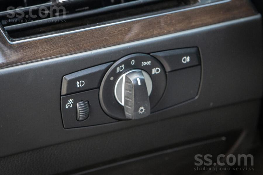 Pelēks BMW 525 2007 Rīga, ar dzinēja tilpumu 3.00 L un nobraukumu 326 tūkst. km par 6690 €, foto 13 vietnē AUTOMOTO.COM.LV