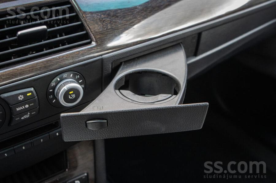 Pelēks BMW 525 2007 Rīga, ar dzinēja tilpumu 3.00 L un nobraukumu 326 tūkst. km par 6690 €, foto 18 vietnē AUTOMOTO.COM.LV