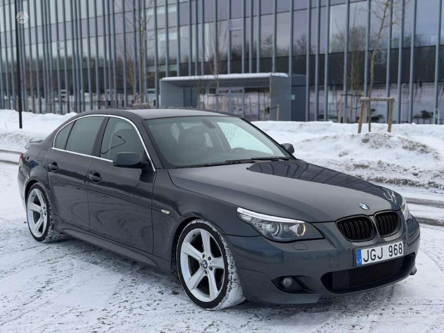 Grey BMW 525 2008 in Vilnius, with an engine capacity of 3.00 L and mileage of 425 thousand km for 6350 €, photo 1 on AUTOMOTO.COM.LV