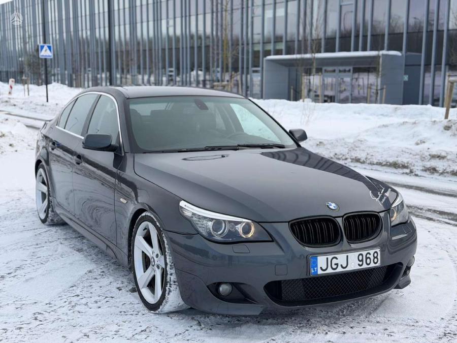 Grey BMW 525 2008 in Vilnius, with an engine capacity of 3.00 L and mileage of 425 thousand km for 6350 €, photo 3 on AUTOMOTO.COM.LV