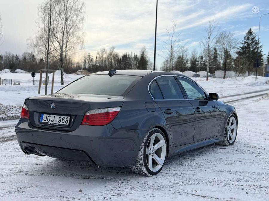 Grey BMW 525 2008 in Vilnius, with an engine capacity of 3.00 L and mileage of 425 thousand km for 6350 €, photo 13 on AUTOMOTO.COM.LV