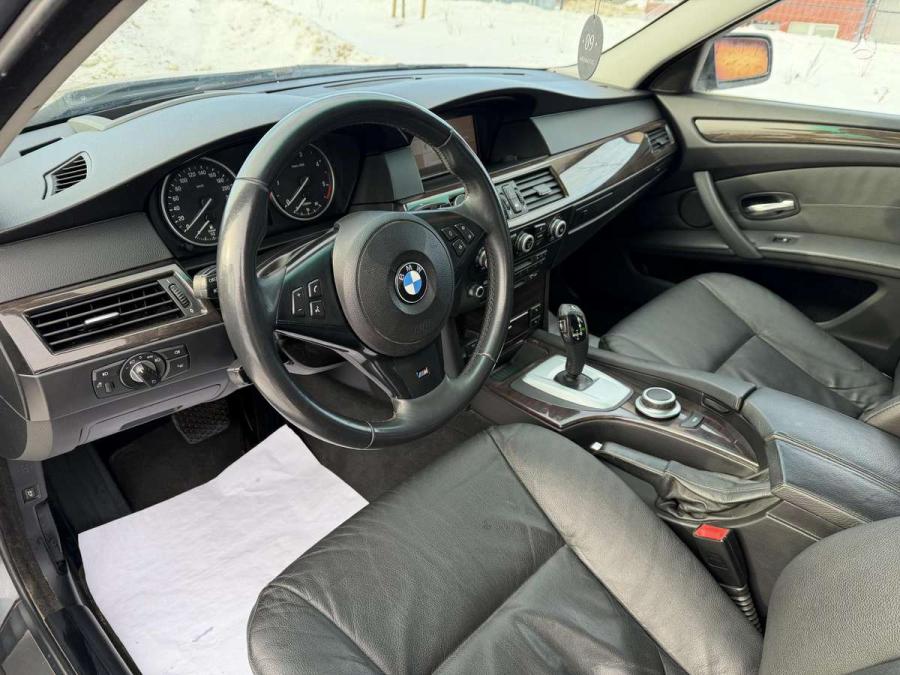 Grey BMW 525 2008 in Vilnius, with an engine capacity of 3.00 L and mileage of 425 thousand km for 6350 €, photo 15 on AUTOMOTO.COM.LV