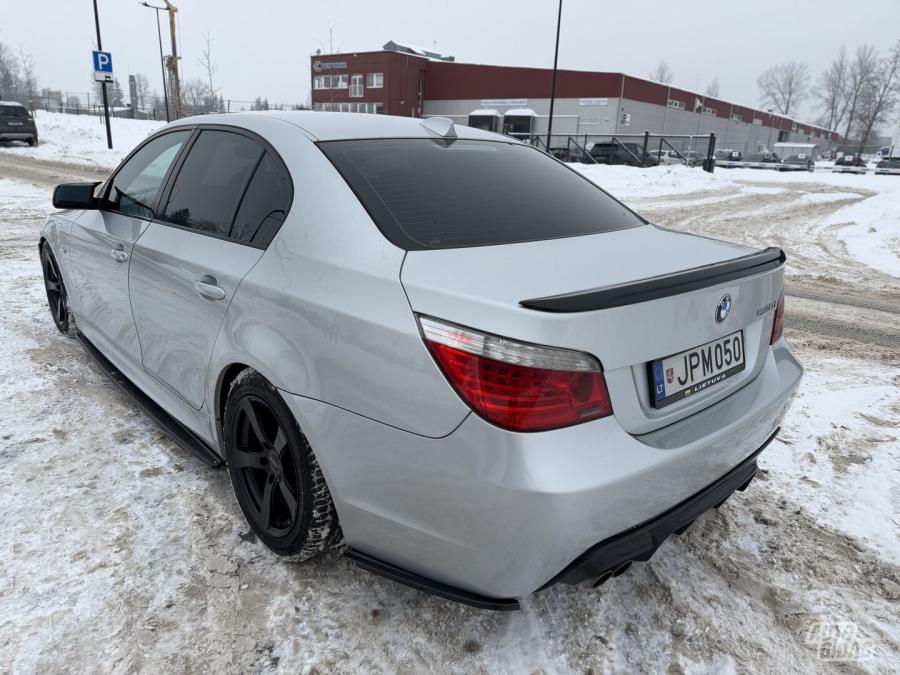 Pelēks BMW 525 2008 Viļņa, ar dzinēja tilpumu 3.00 L un nobraukumu 390 tūkst. km par 5550 €, foto 12 vietnē AUTOMOTO.COM.LV