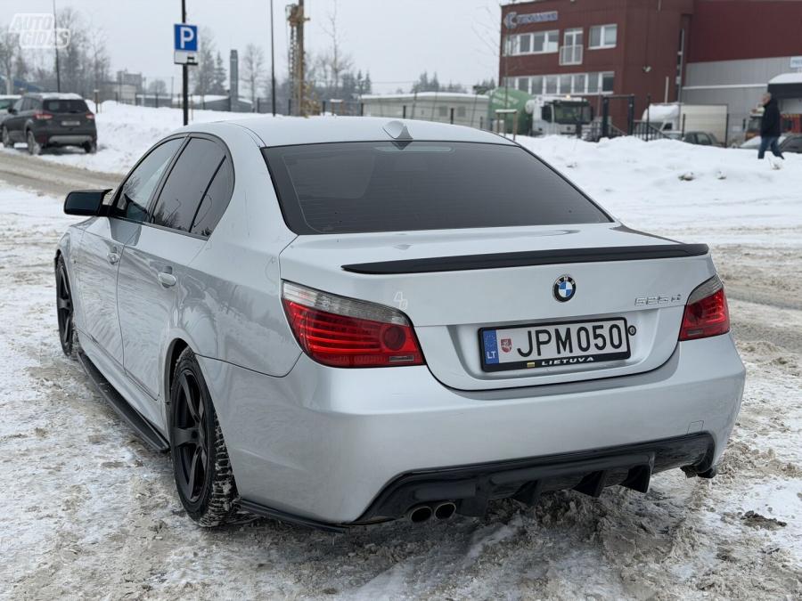 Pelēks BMW 525 2008 Viļņa, ar dzinēja tilpumu 3.00 L un nobraukumu 390 tūkst. km par 5550 €, foto 13 vietnē AUTOMOTO.COM.LV