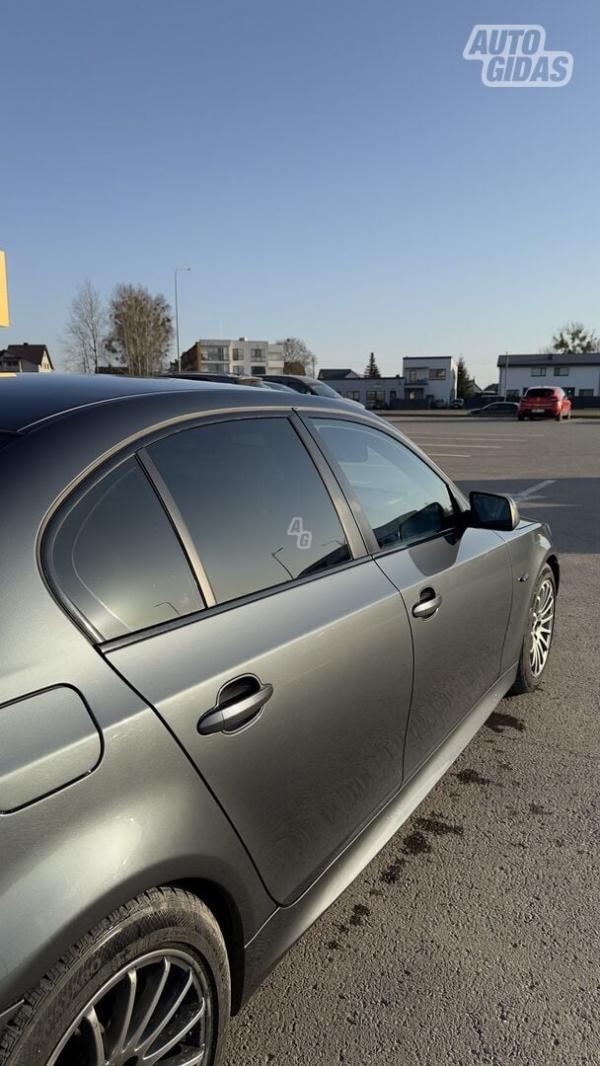 Grey BMW 525 2008 in Kaunas, with an engine capacity of 3.00 L and mileage of 338 thousand km for 5150 €, photo 9 on AUTOMOTO.COM.LV