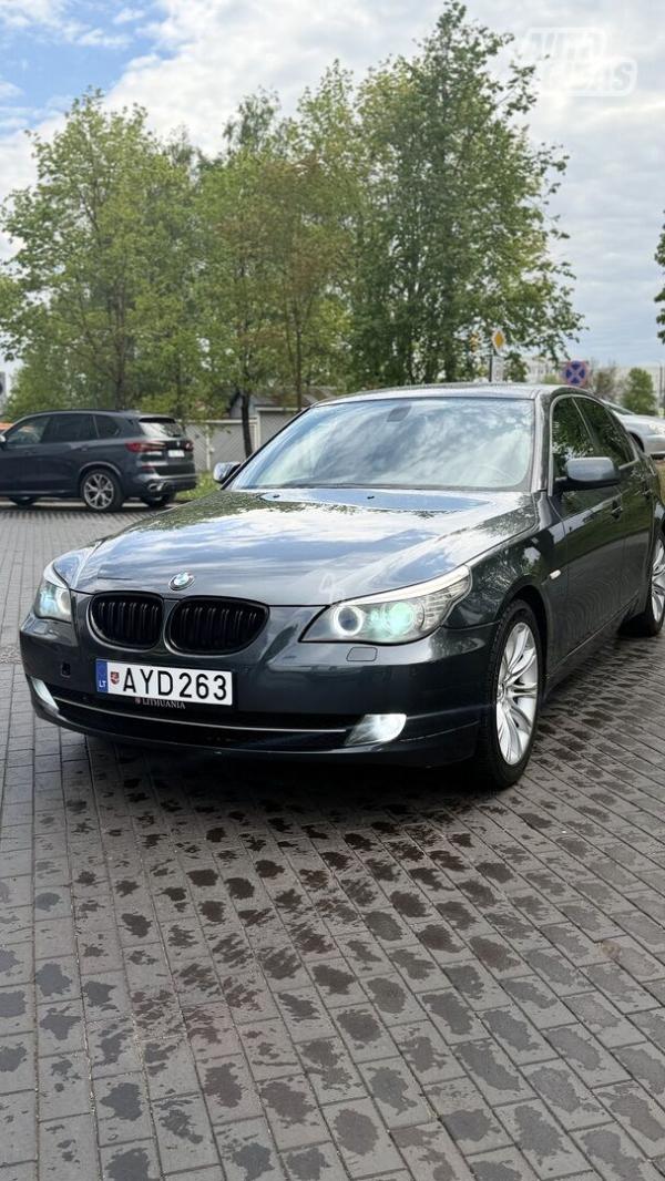 Grey BMW 525 2008 in Kaunas, with an engine capacity of 3.00 L and mileage of 400 thousand km for 4900 €, photo 1 on AUTOMOTO.COM.LV