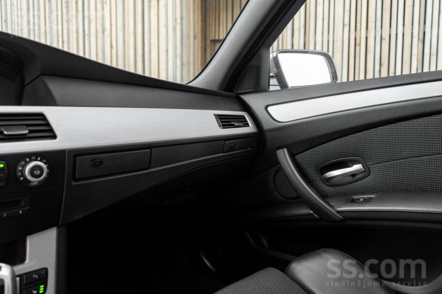 Pelēks BMW 525 2008 Rīga, ar dzinēja tilpumu 3.00 L un nobraukumu 299 tūkst. km par 6990 €, foto 14 vietnē AUTOMOTO.COM.LV