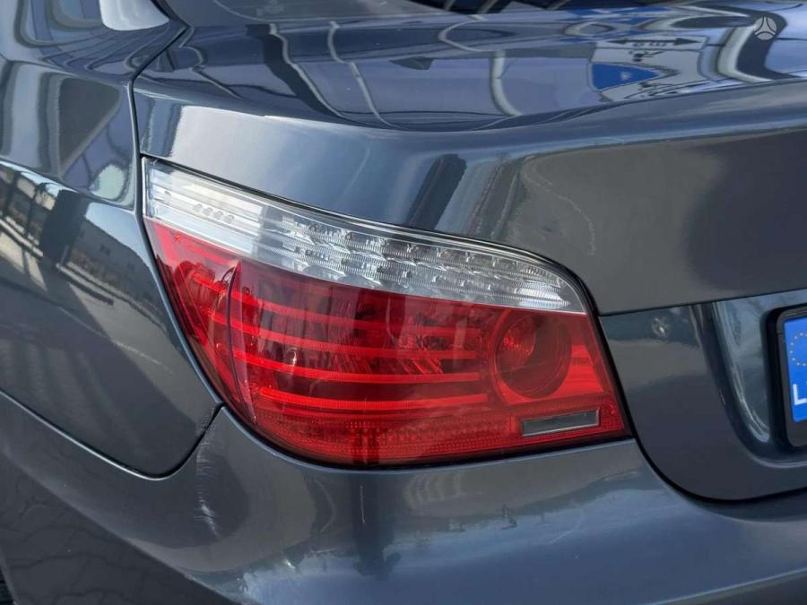 Pelēks BMW 525 2008 Viļņa, ar dzinēja tilpumu 2.99 L un nobraukumu 344 tūkst. km par 4500 €, foto 7 vietnē AUTOMOTO.COM.LV
