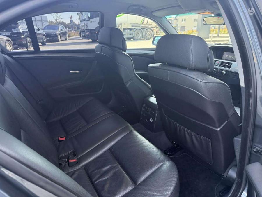 Pelēks BMW 525 2008 Viļņa, ar dzinēja tilpumu 2.99 L un nobraukumu 344 tūkst. km par 4500 €, foto 11 vietnē AUTOMOTO.COM.LV