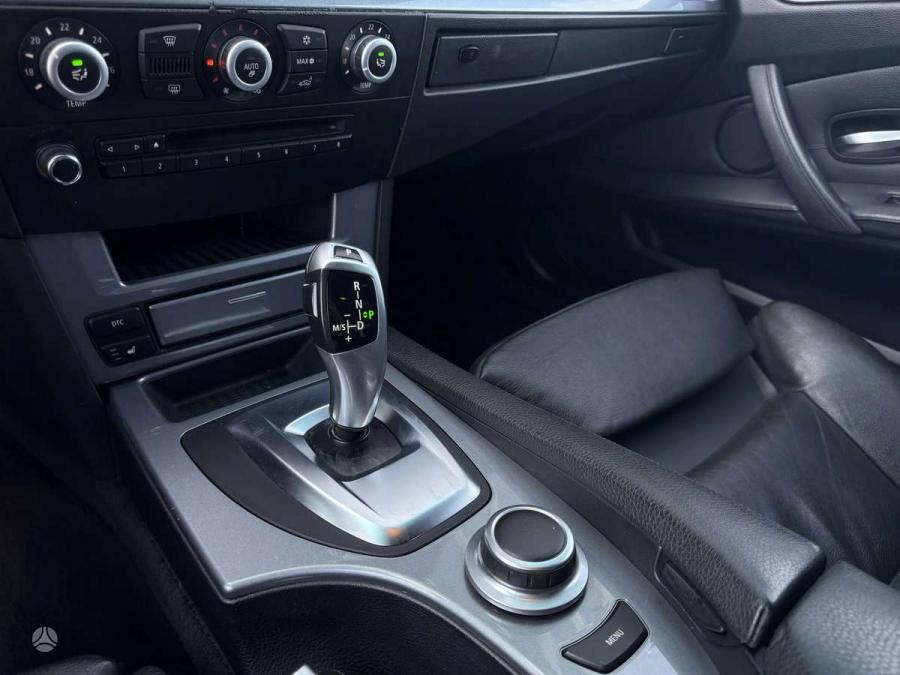 Pelēks BMW 525 2008 Viļņa, ar dzinēja tilpumu 2.99 L un nobraukumu 344 tūkst. km par 4500 €, foto 12 vietnē AUTOMOTO.COM.LV