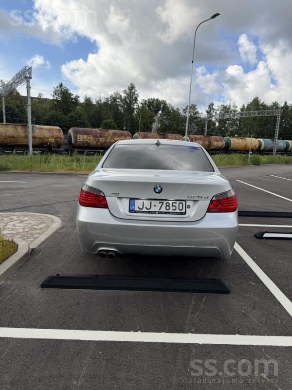 Grey BMW 525 2008 in Riga, with an engine capacity of 3.00 L and mileage of 285 thousand km for 5900 €, photo 4 on AUTOMOTO.COM.LV