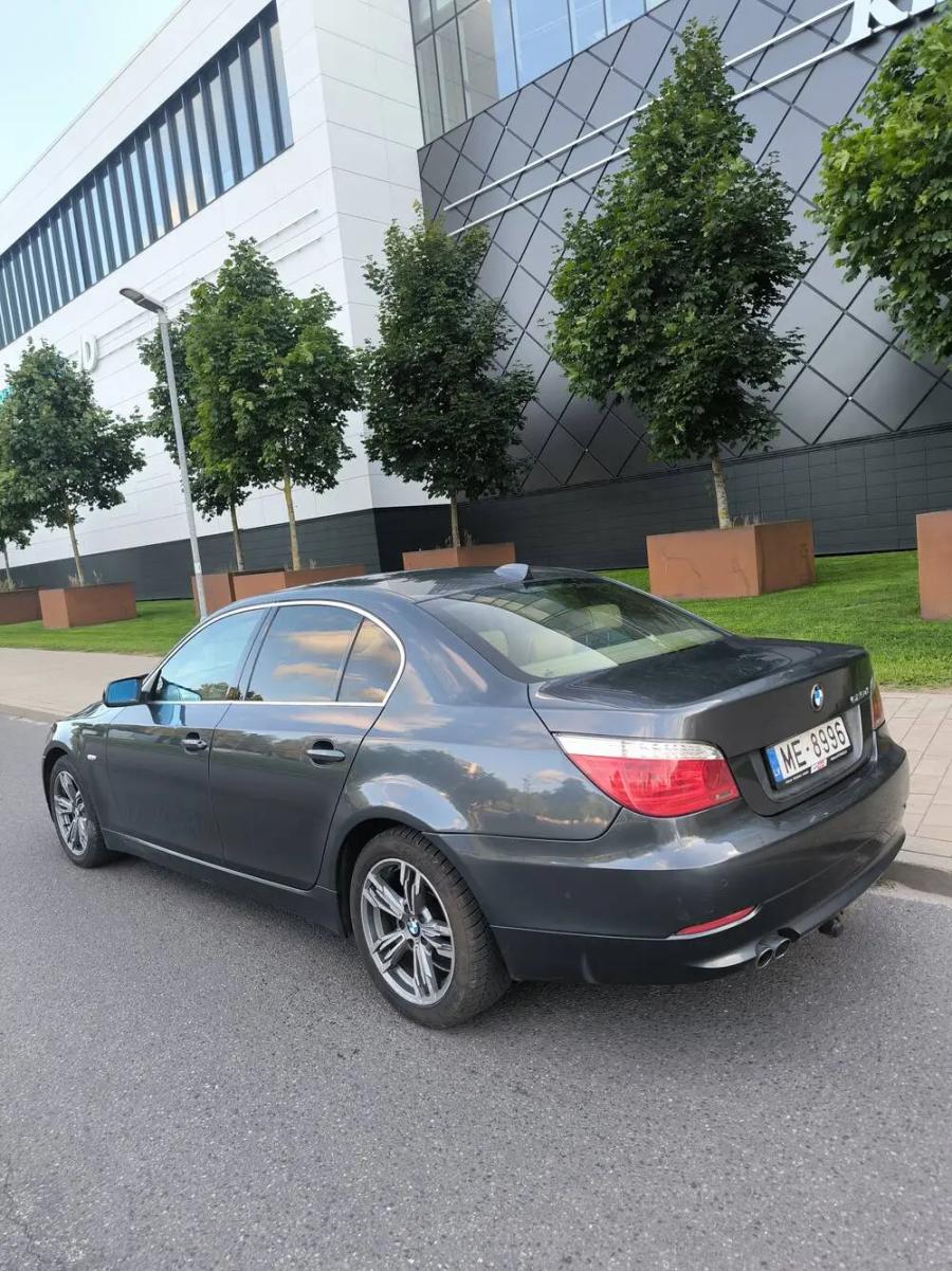Grey BMW 525 2008 in Riga, with an engine capacity of 3.00 L and mileage of 290 thousand km for 4900 €, photo 3 on AUTOMOTO.COM.LV