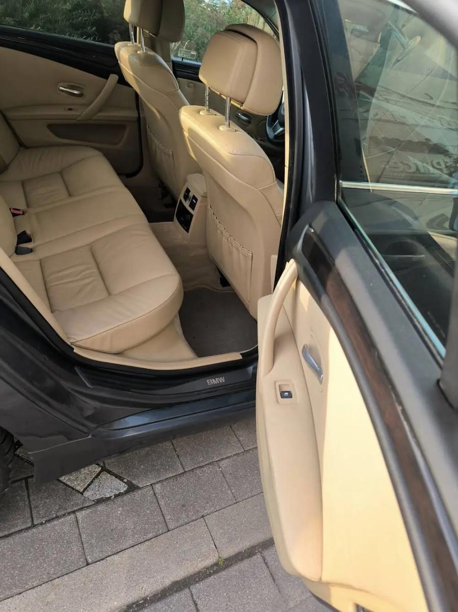 Grey BMW 525 2008 in Riga, with an engine capacity of 3.00 L and mileage of 290 thousand km for 4900 €, photo 7 on AUTOMOTO.COM.LV
