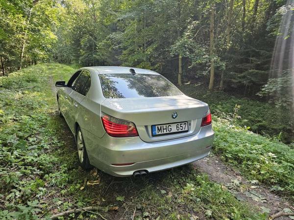 Grey BMW 525 2008 in Kaunas, with an engine capacity of 3.00 L and mileage of 241 thousand km for 3250 €, photo 3 on AUTOMOTO.COM.LV